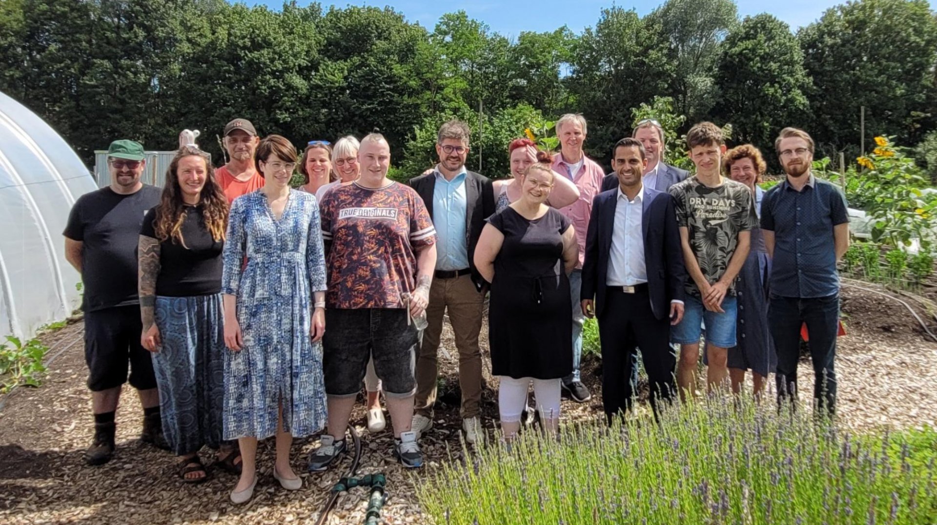 Visite mémorable du Ministre Max Hahn à l’Institut St Joseph ...